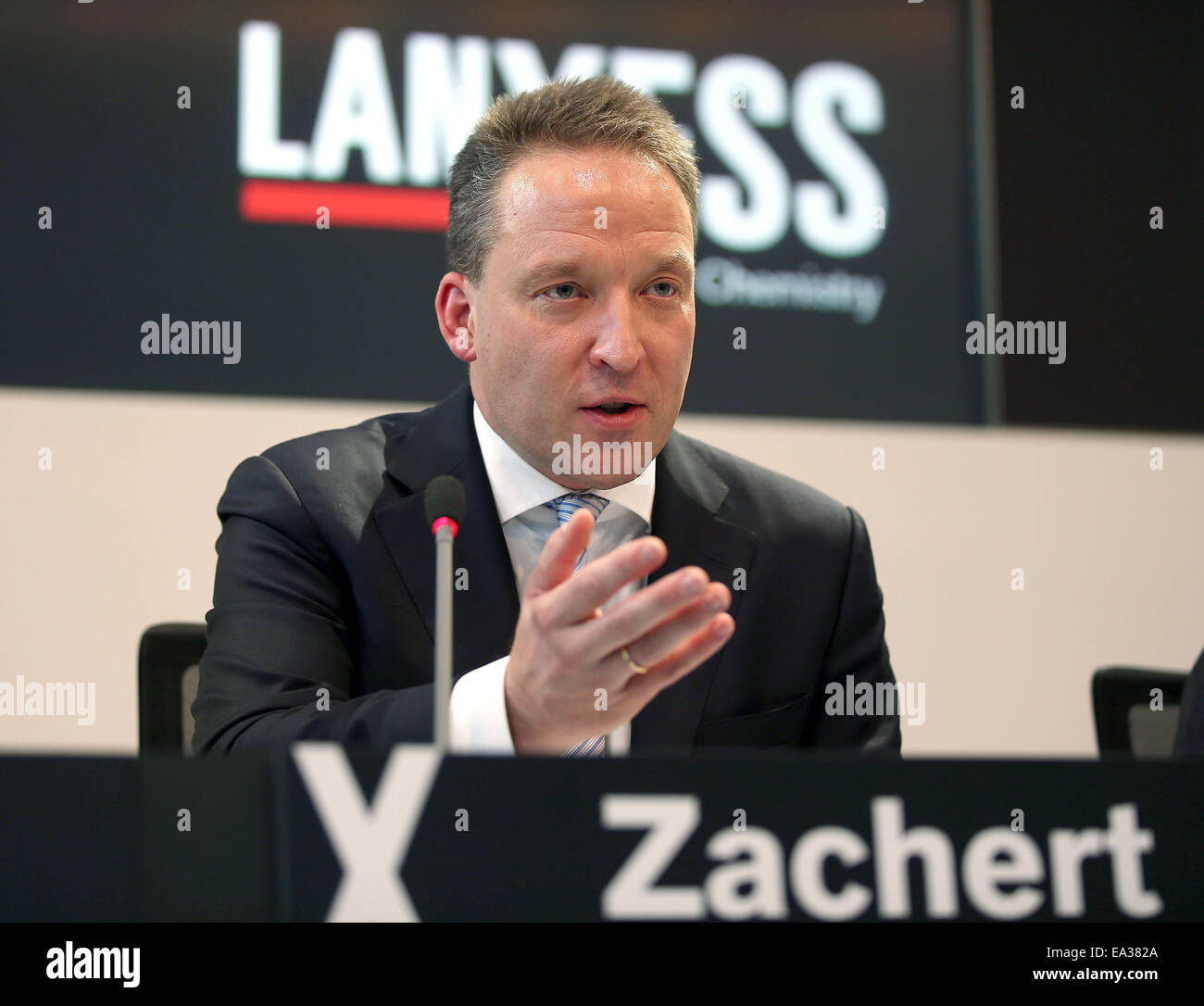 Der Vorstandsvorsitzende der Lanxess AG, Matthias Zachert, erläutert am ...