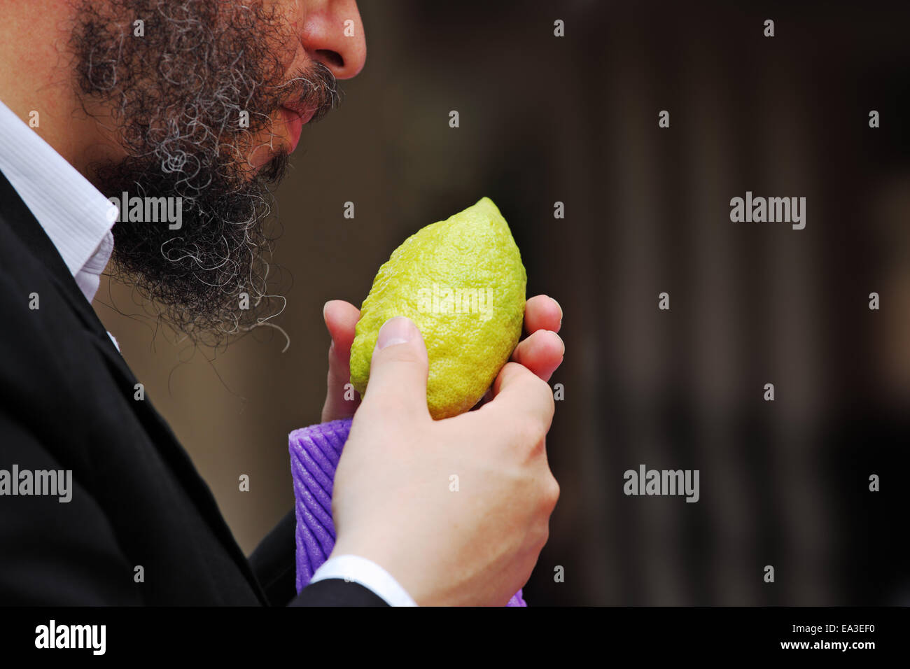The bazaar on the eve of Sukkoth Stock Photo - Alamy