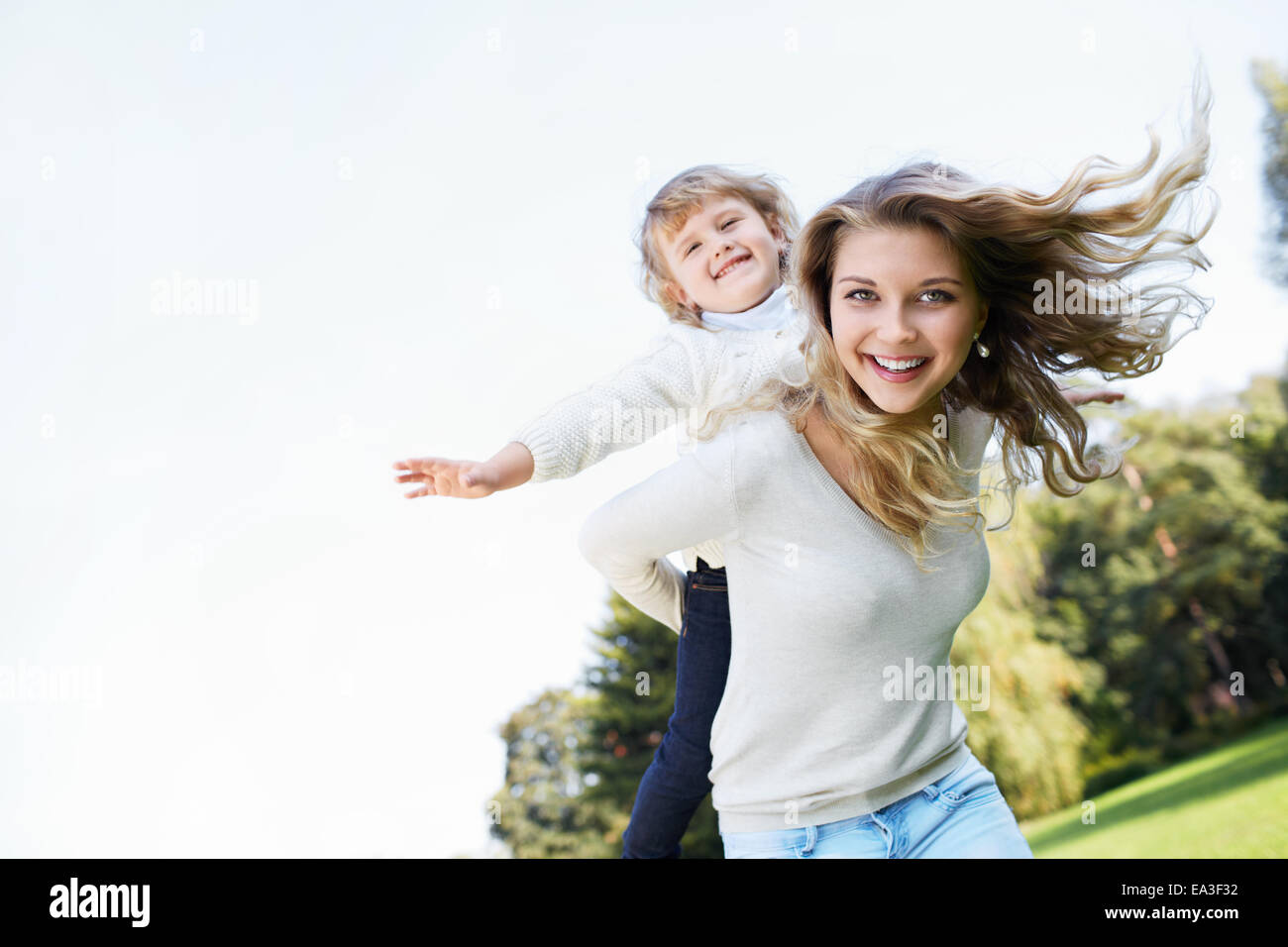 Flying women hi-res stock photography and images - Alamy