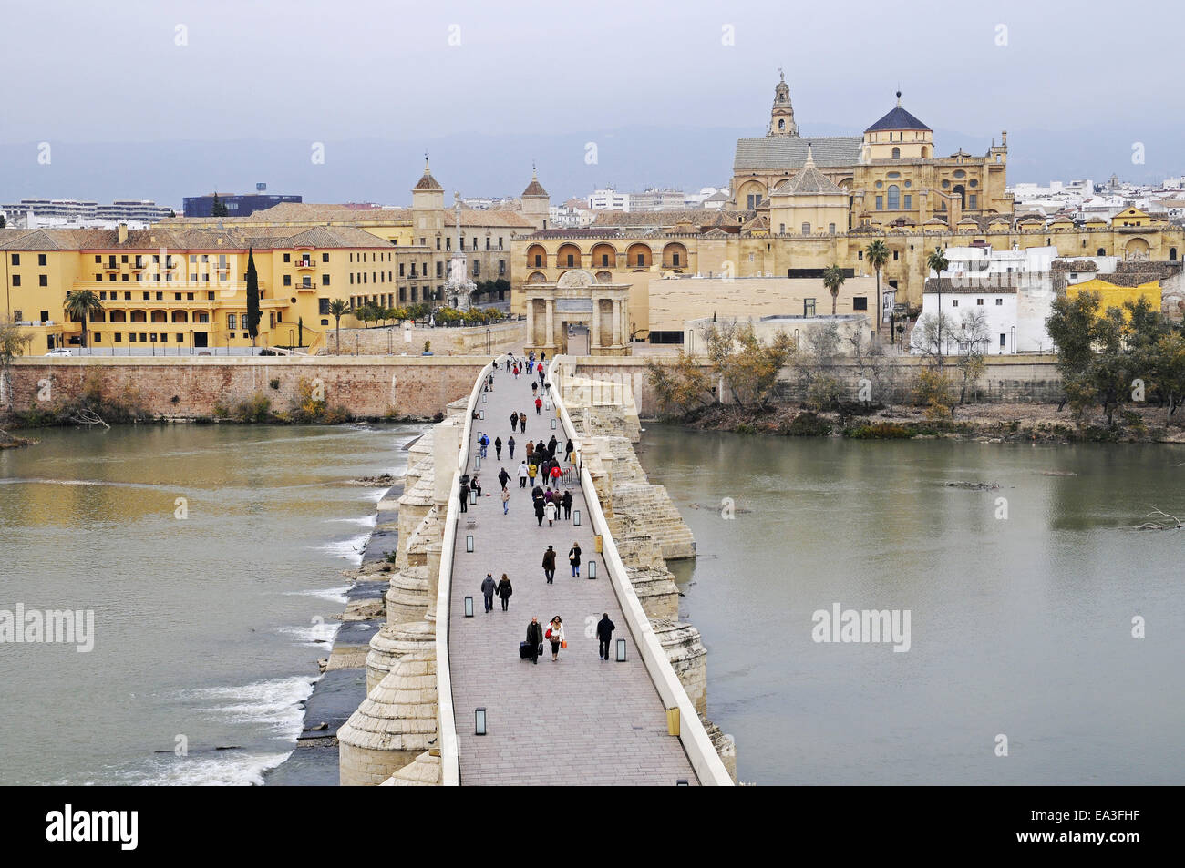 Puente Romano, Roman bridge, Cordoba, Spain Stock Photo - Alamy