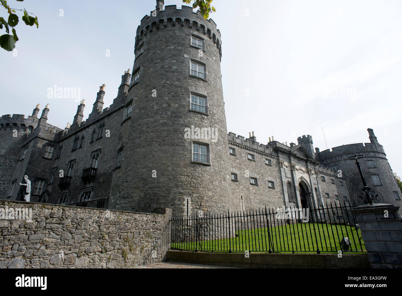Kilkenny castle side view Stock Photo - Alamy