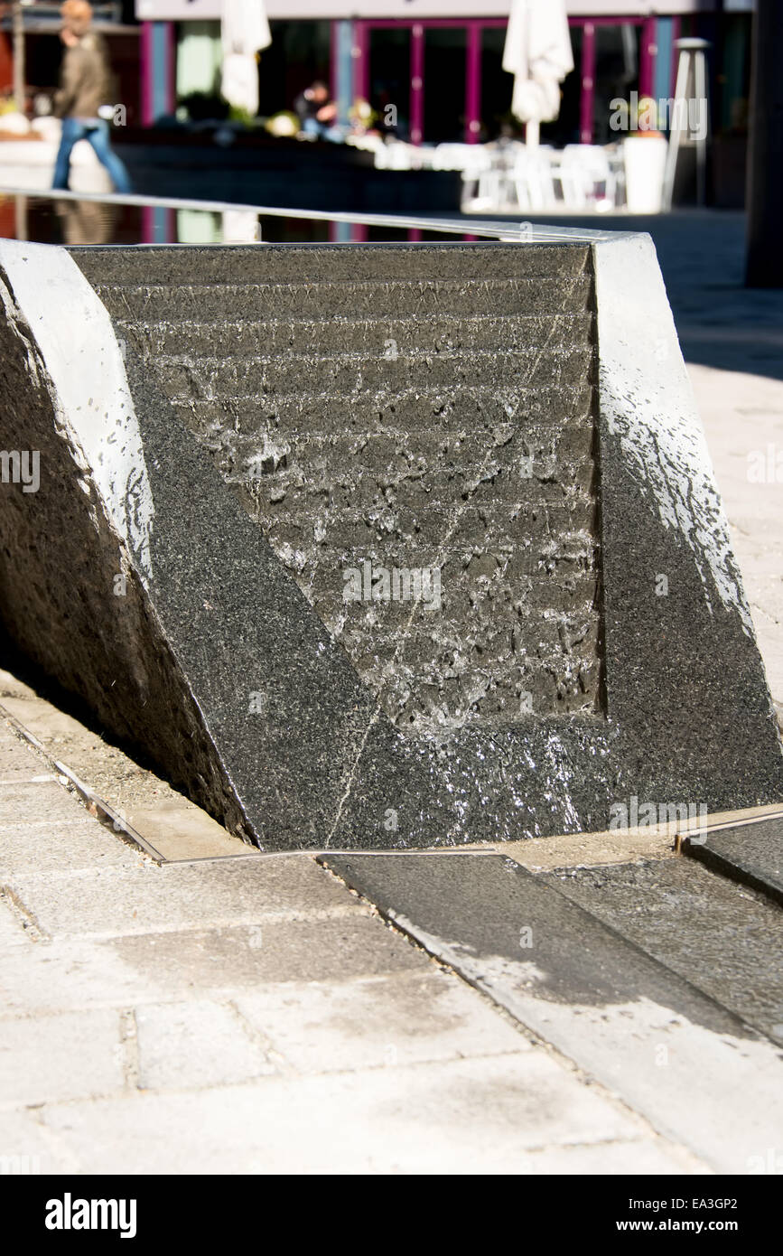 Sculpture waterfall hi-res stock photography and images - Alamy