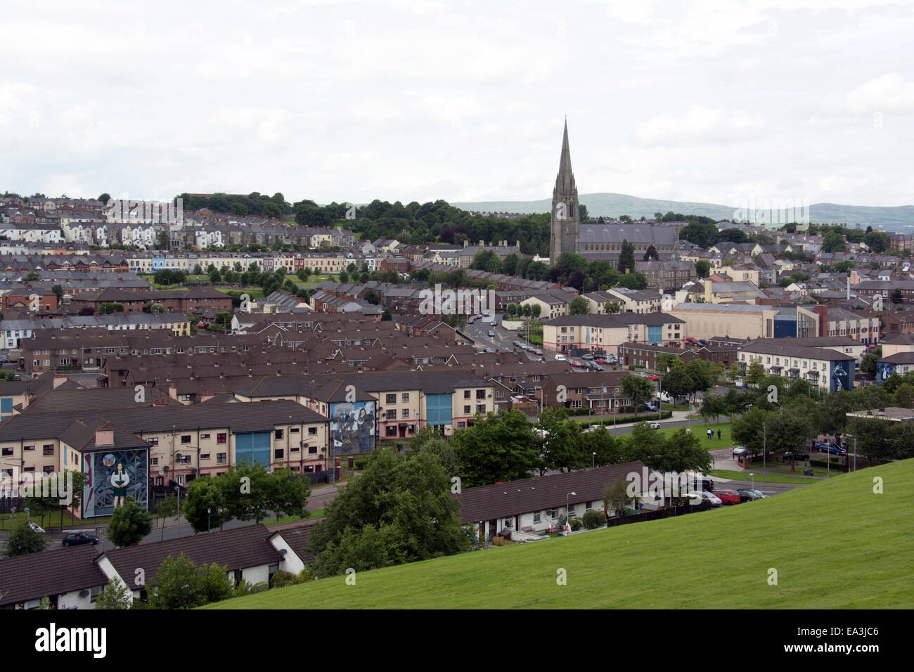ULSTER; DERRY; VIEW OF LONDONDERRY FROM CITY WALLS Stock Photo - Alamy