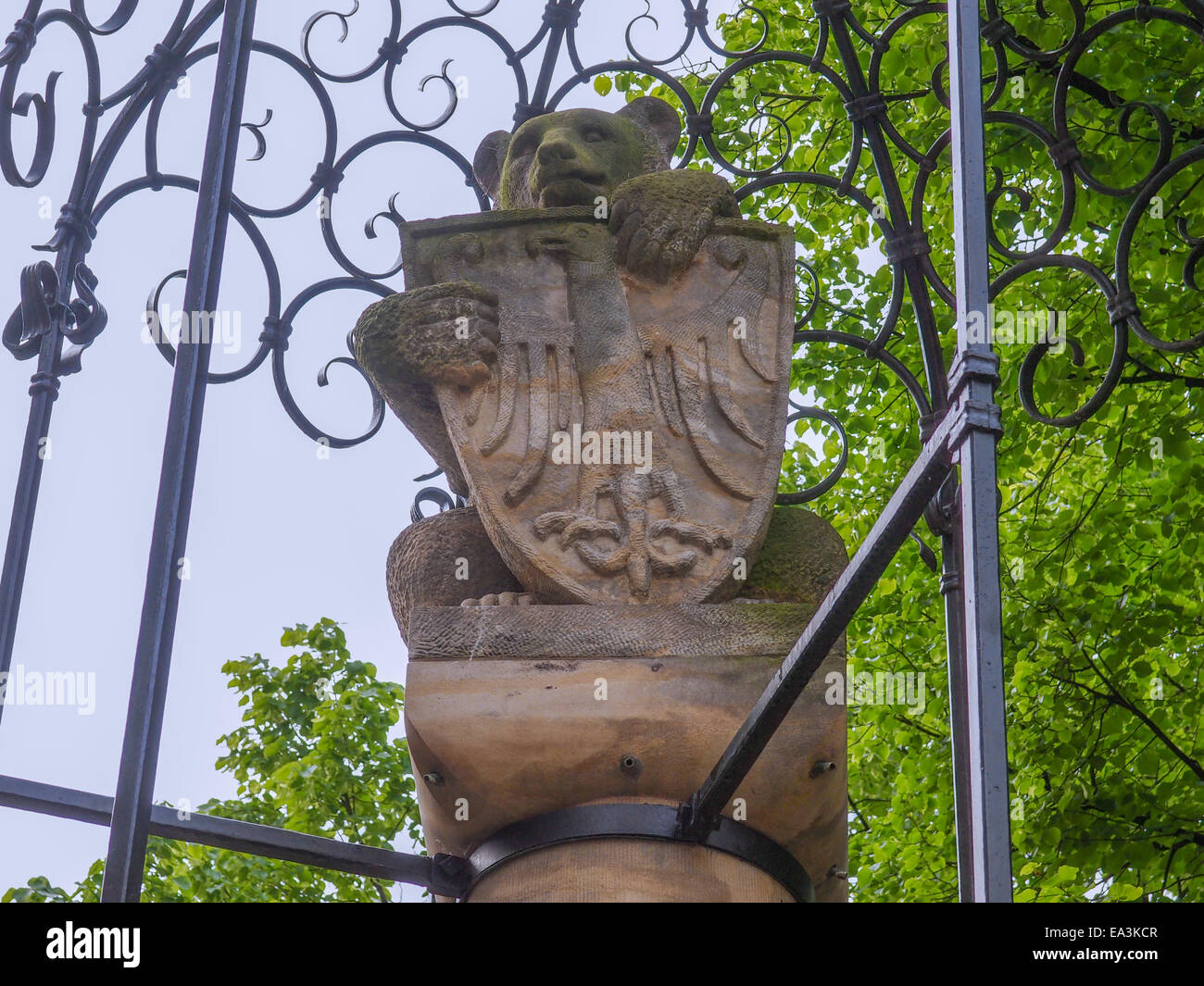 Bear with eagle shield in Berlin Stock Photo - Alamy