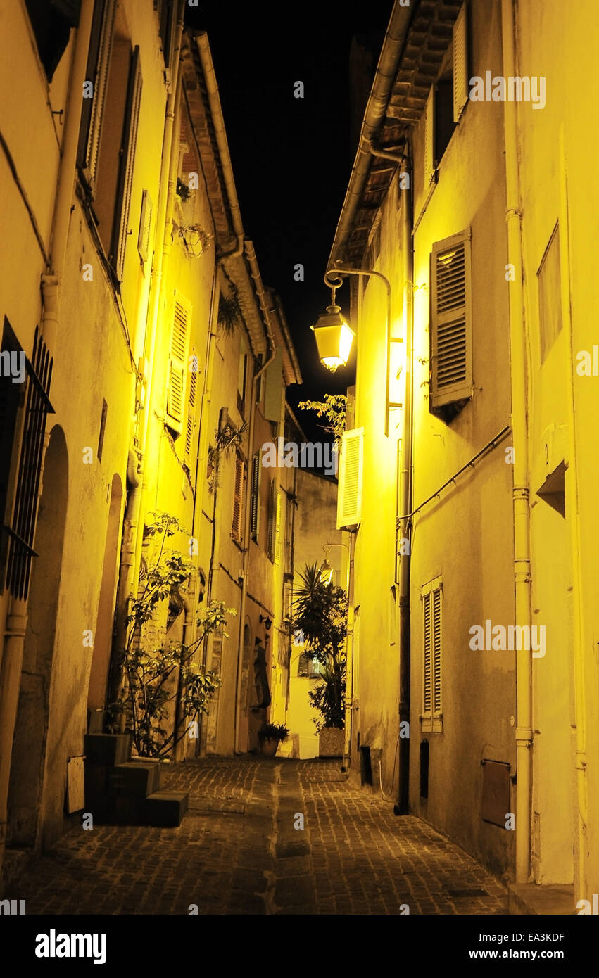 Streets of cannes hi-res stock photography and images - Alamy