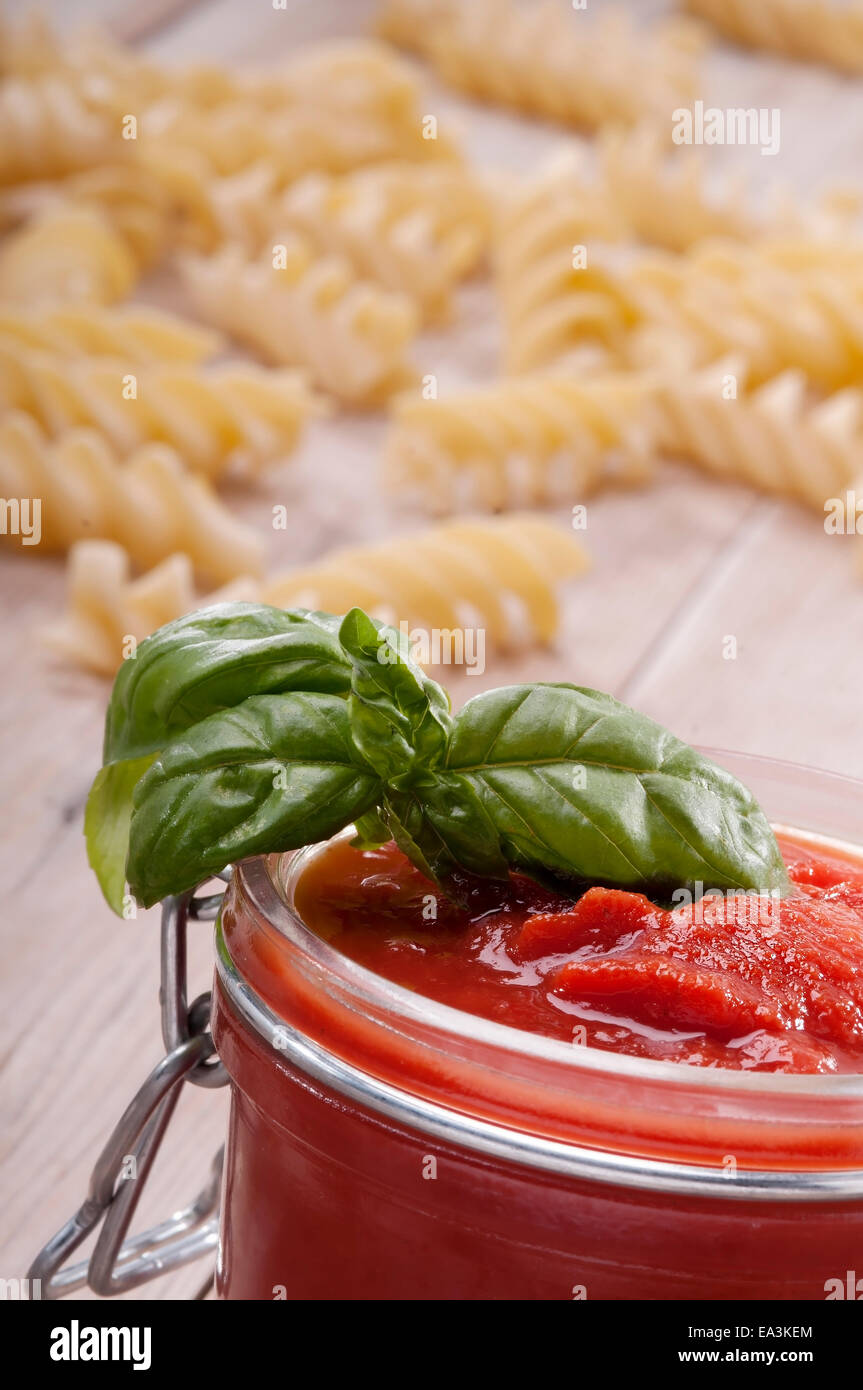 Composition of ingredients for the preparation of tomato sauce in the ...