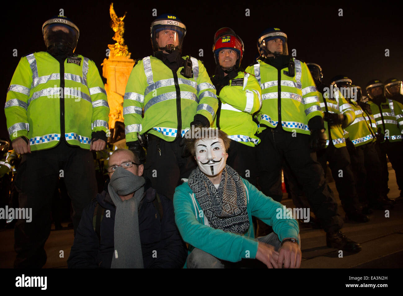 London, UK. 5th November, 2014. Riot police and protesters at Bonfire ...
