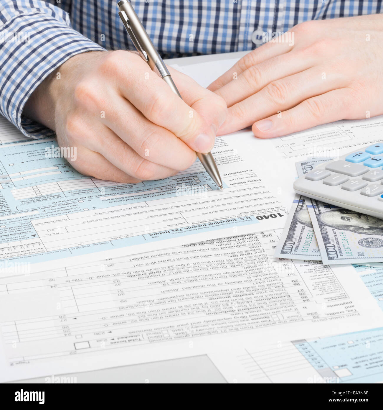 Tax form filling out hi-res stock photography and images - Alamy