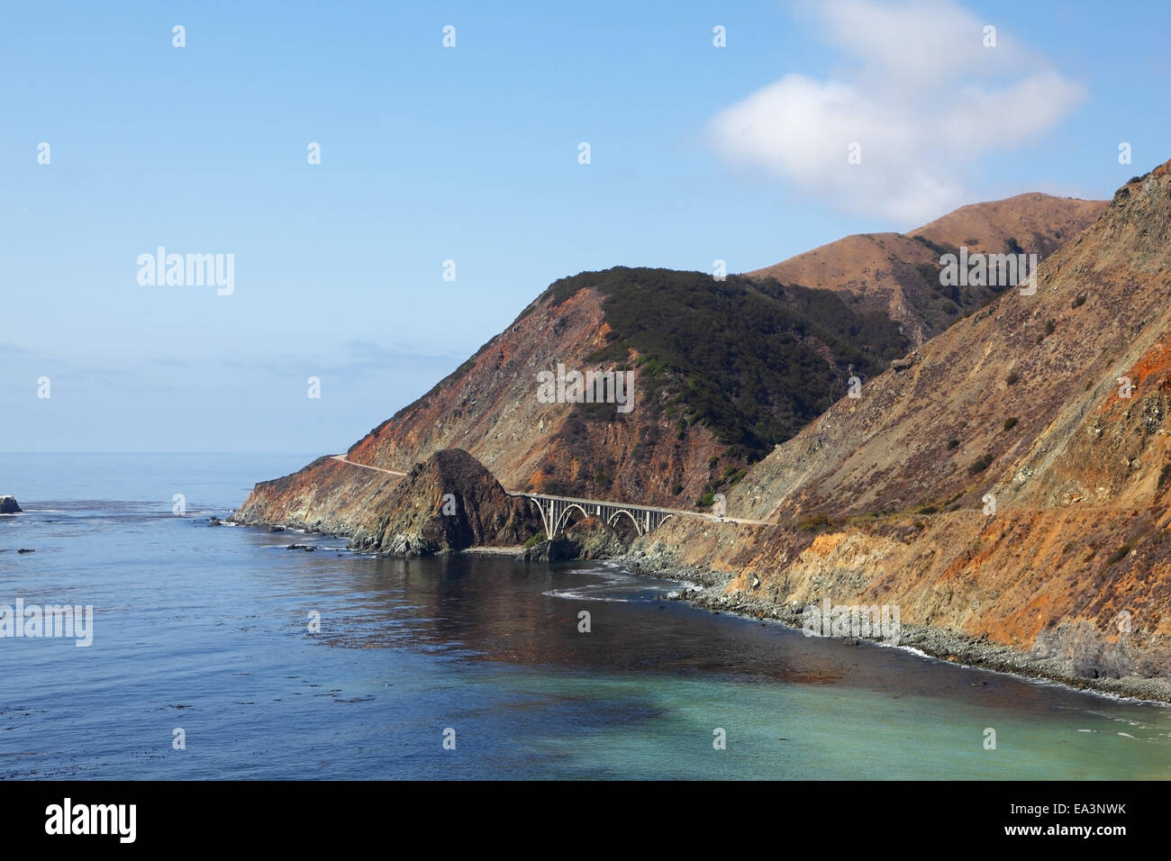 Mountain range by the pacific ocean hi-res stock photography and images ...