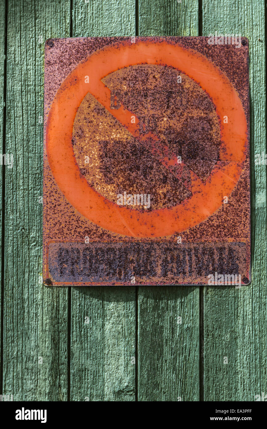 Rusted no parking sign hi-res stock photography and images - Alamy