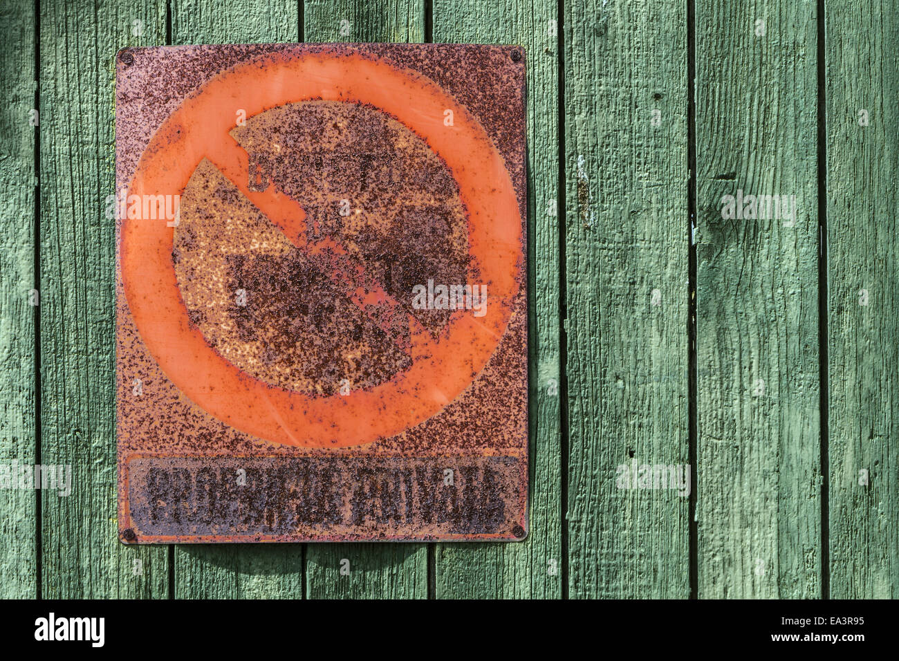 Rusted no parking sign hi-res stock photography and images - Alamy