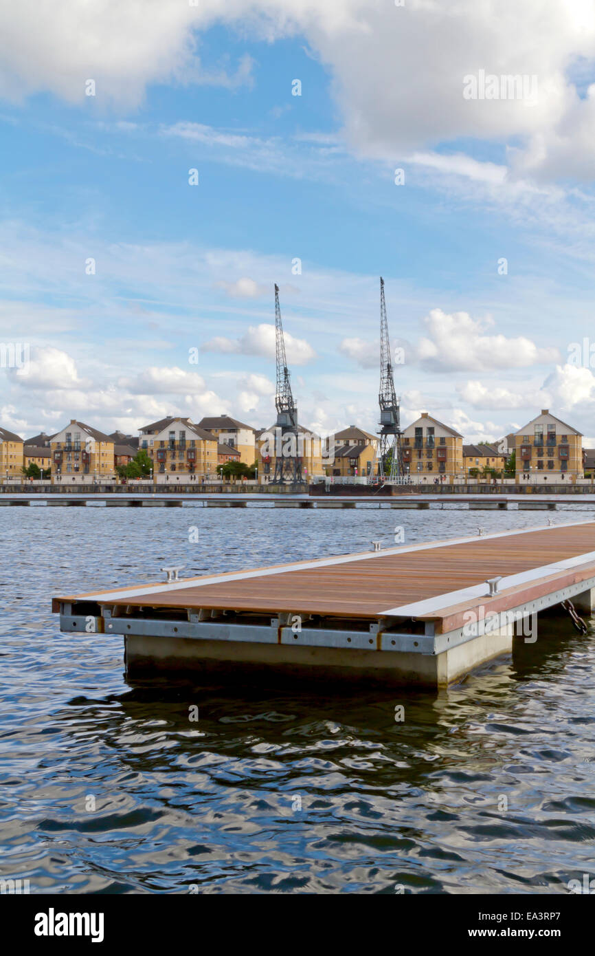 Bridge across royal victoria dock hi-res stock photography and images ...