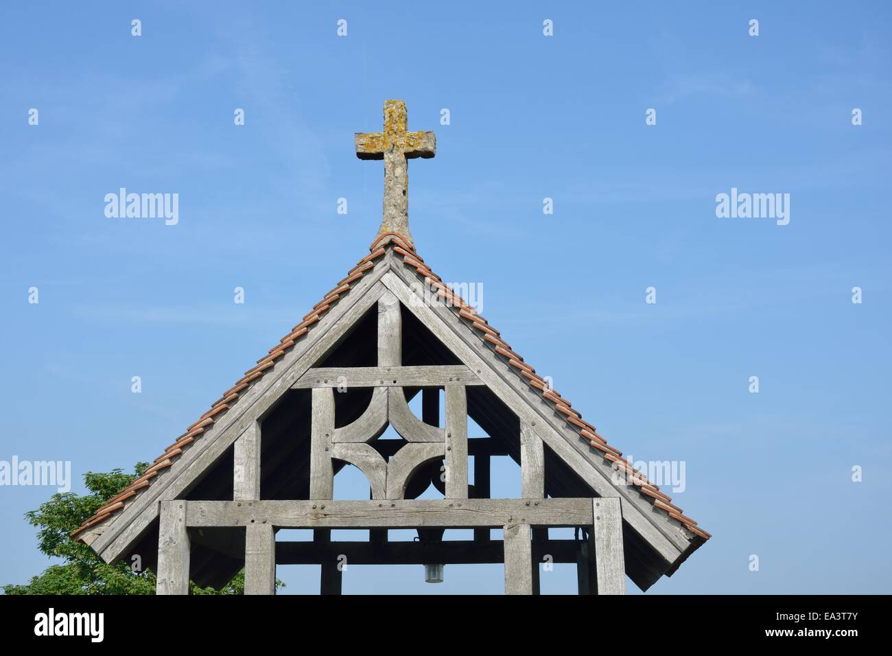 Traditional wooden lychgate Stock Photo - Alamy