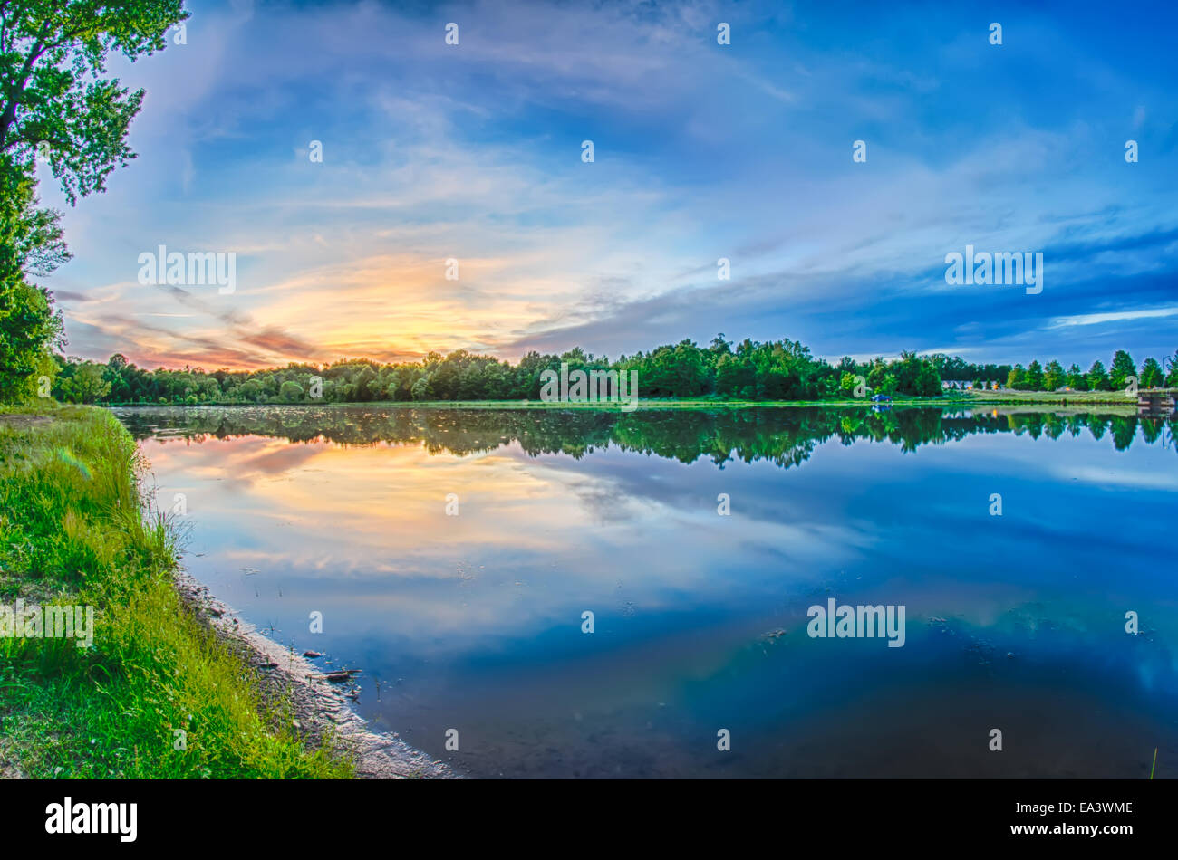 Sun setting over water mountains hi-res stock photography and images ...