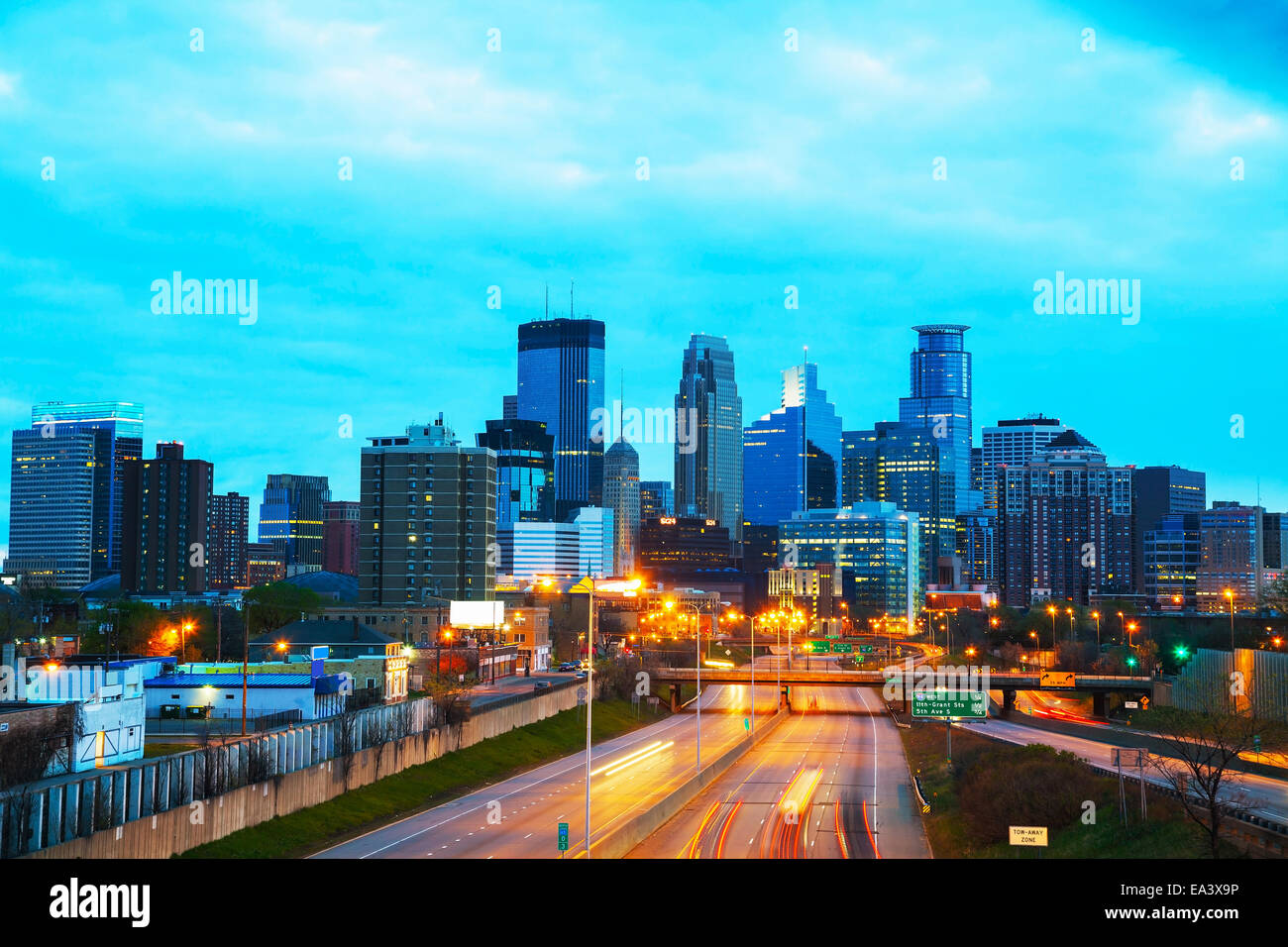 Downtown Minneapolis, Minnesota at sunrise Stock Photo - Alamy