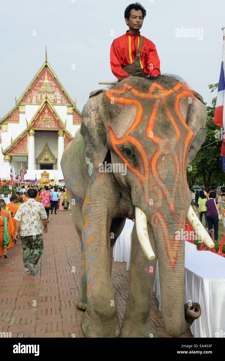 Songkran festival temple hi-res stock photography and images - Alamy
