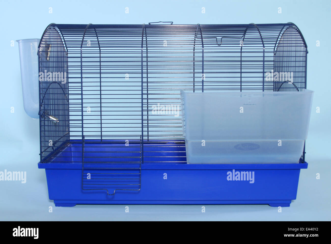 Cage hi-res stock photography and images - Alamy