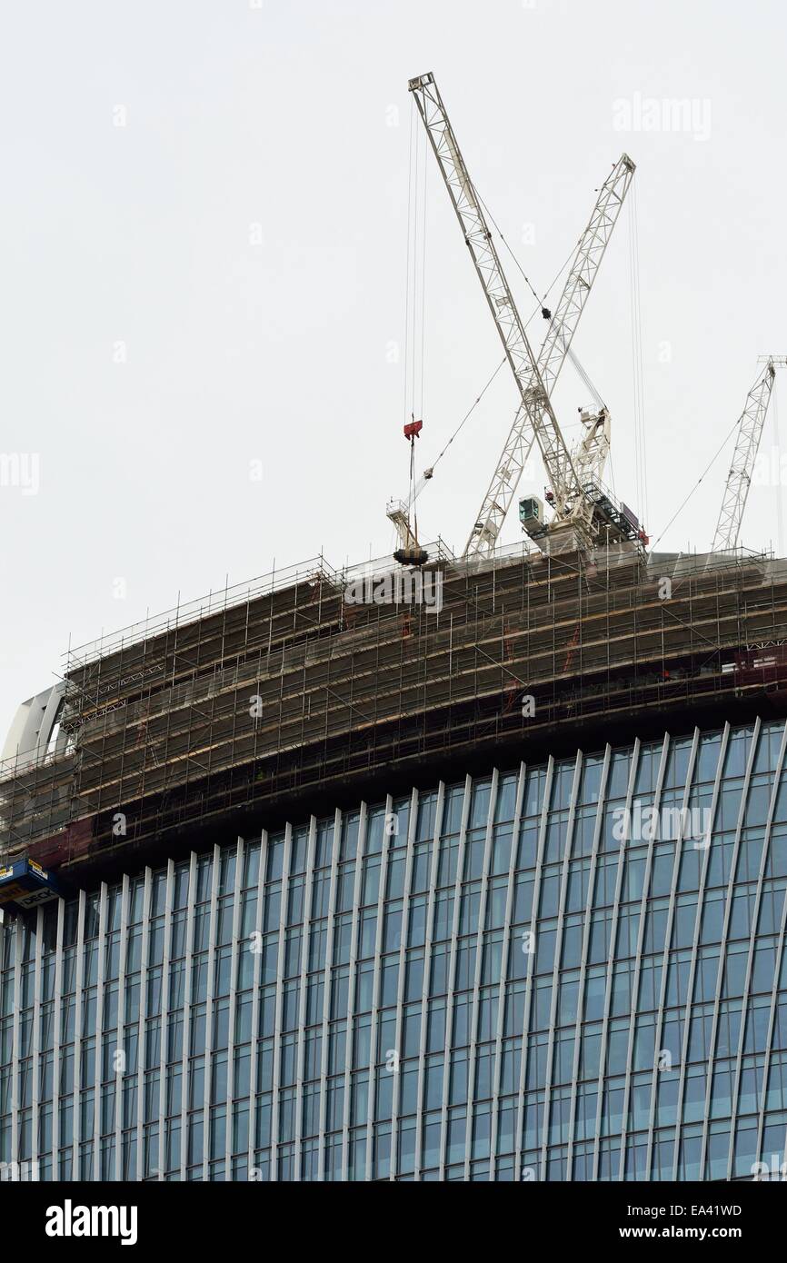 Cranes on tower block hi-res stock photography and images - Alamy