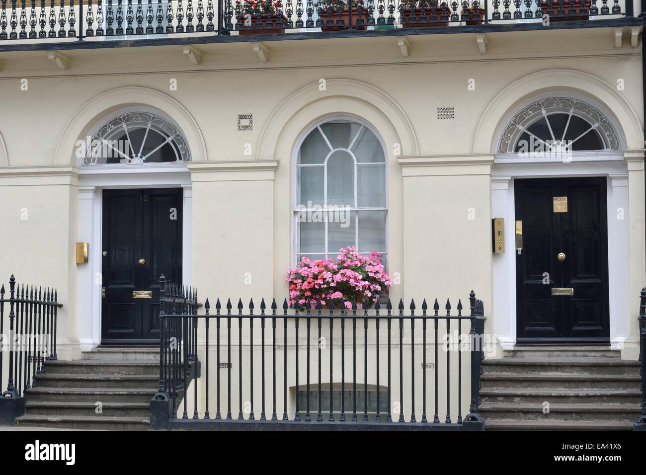 Row of terraced regency houses hi-res stock photography and images - Alamy