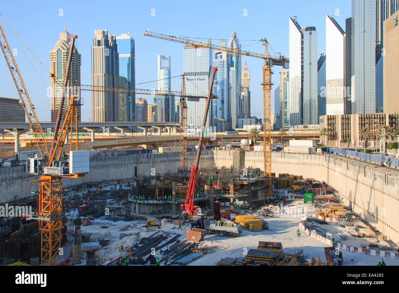 Construction in dubai hi-res stock photography and images - Alamy