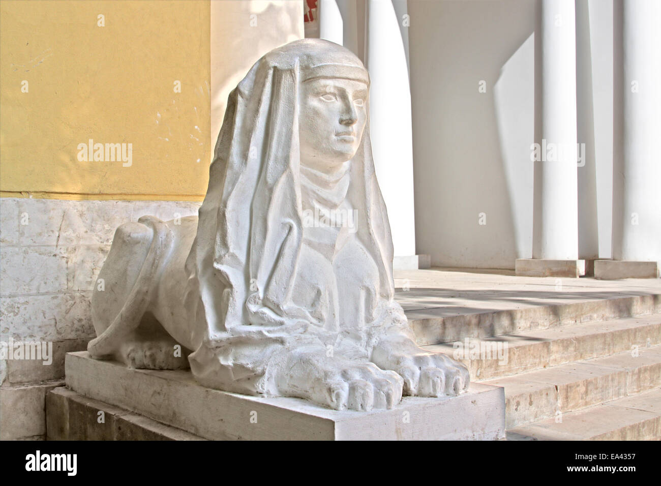 Stone sphinx statue hi-res stock photography and images - Alamy