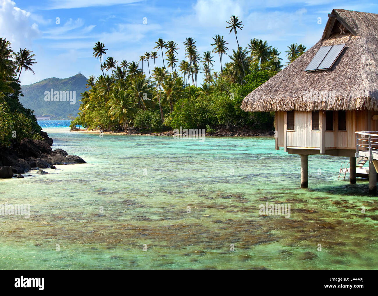 Palm huts hi-res stock photography and images - Alamy