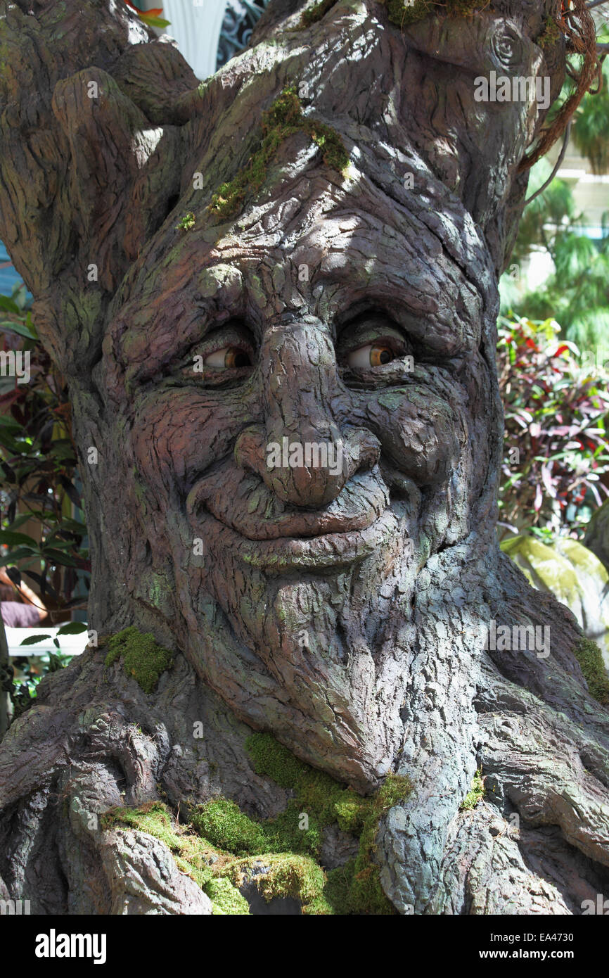 Moving sculpture hi-res stock photography and images - Alamy