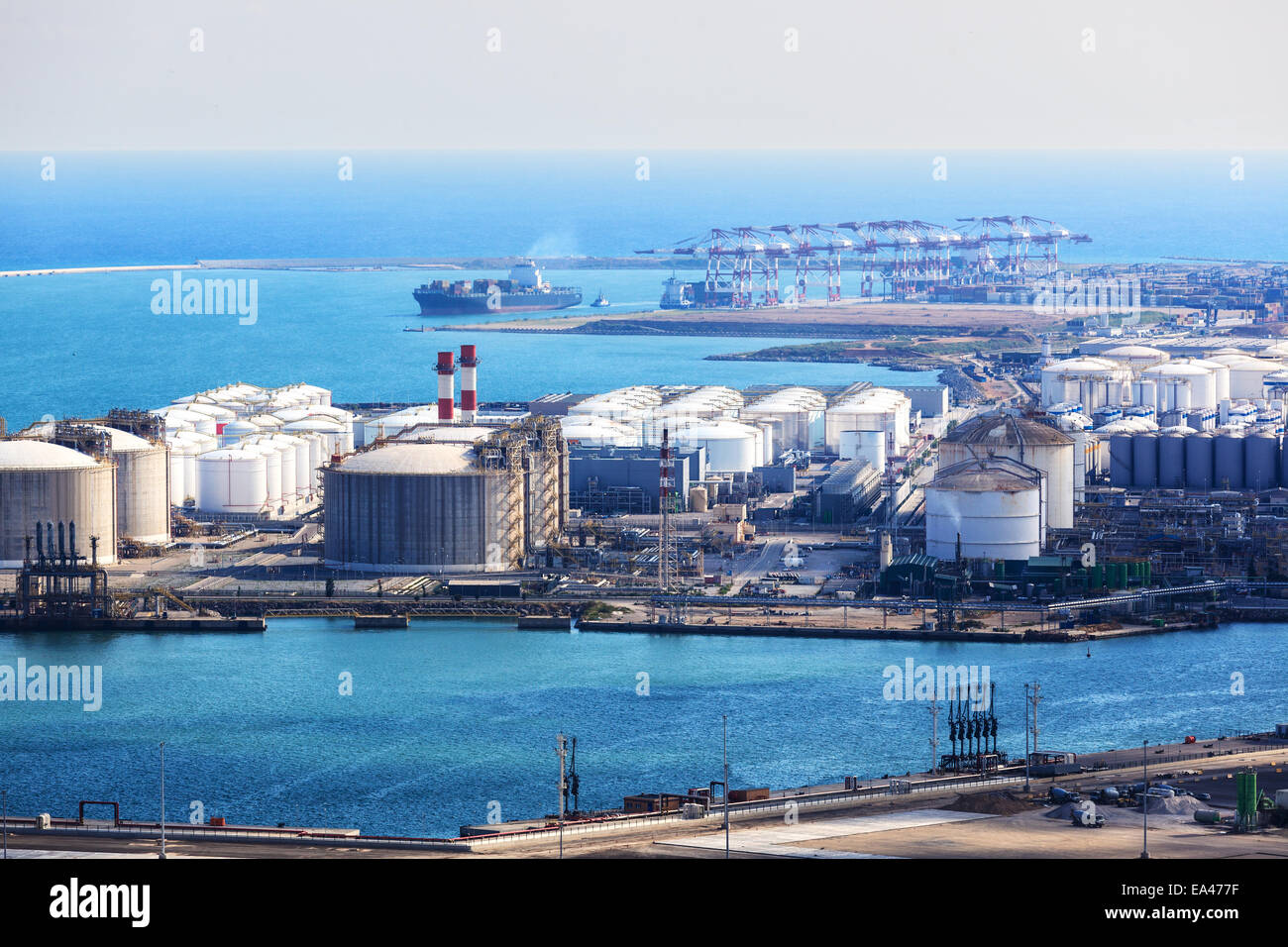 Modern seaport hi-res stock photography and images - Alamy