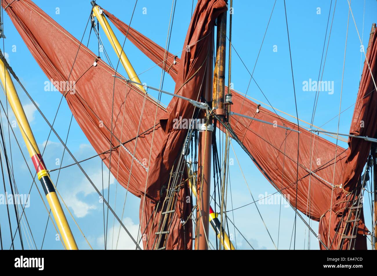 Red sails hi-res stock photography and images - Alamy