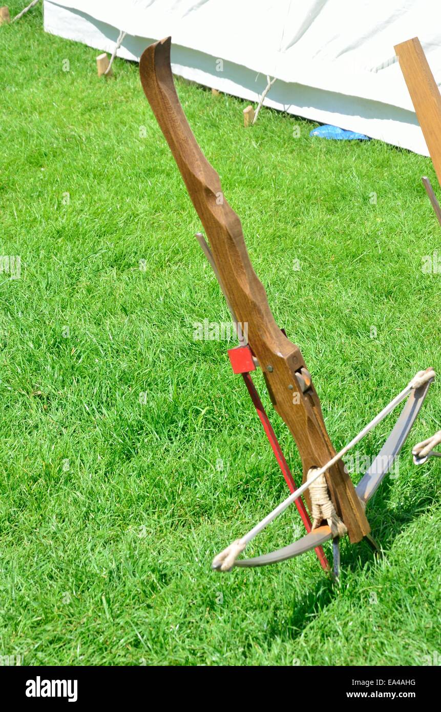 Cross bow hi-res stock photography and images - Alamy