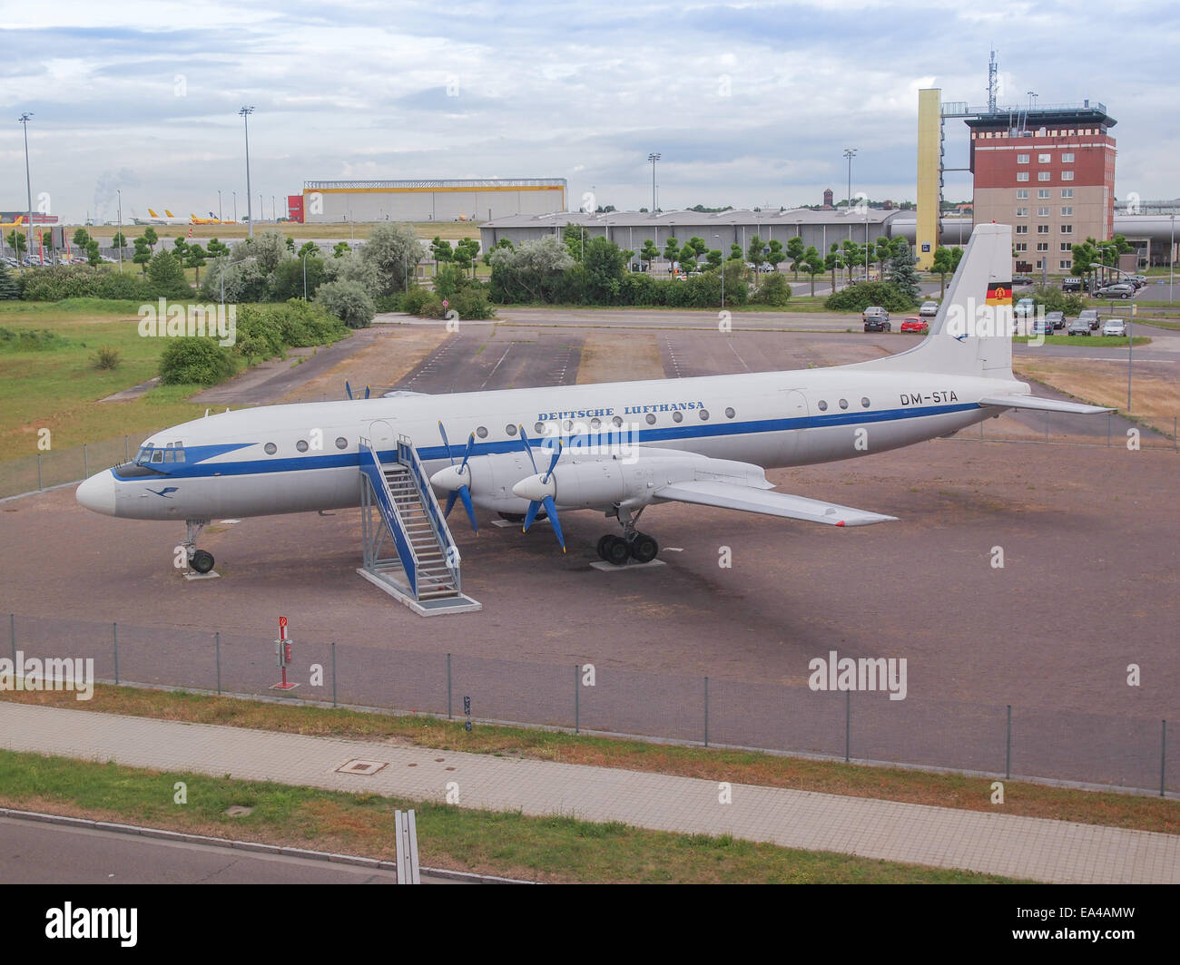 Ilyushin il 18 aircraft hi-res stock photography and images - Alamy