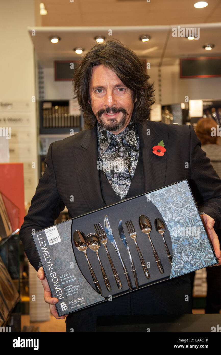 Laurence roderick llewelyn bowen hi-res stock photography and images ...