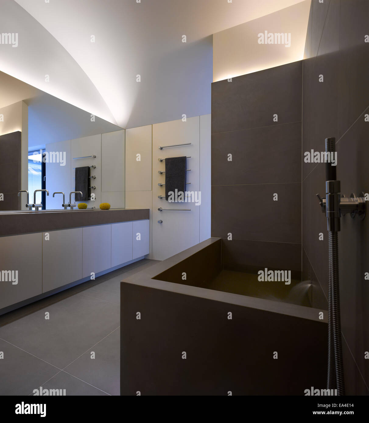 Grey Townhouse High Resolution Stock Photography and Images - Alamy