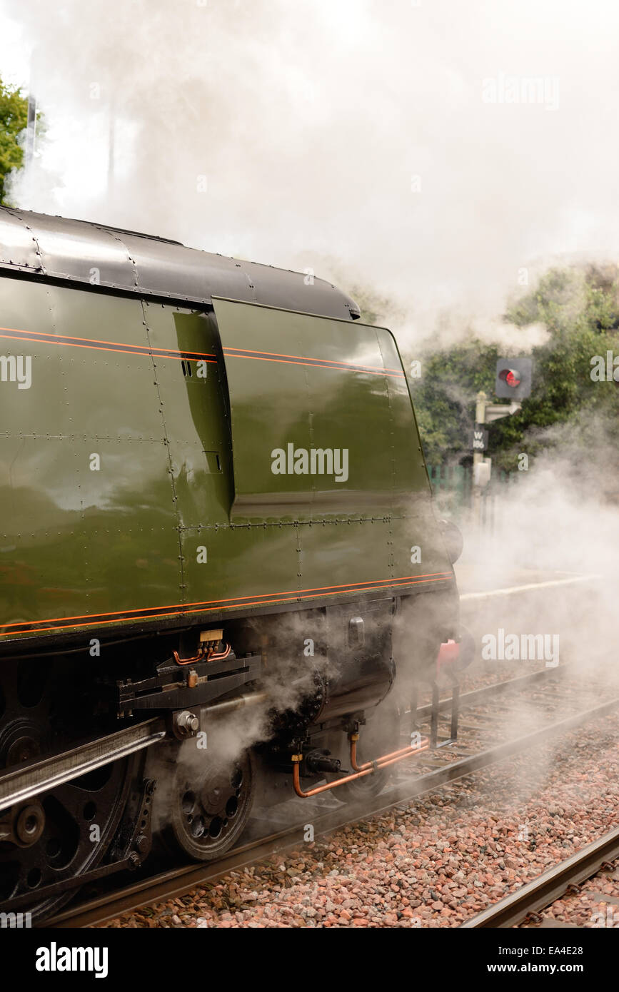 Battle of Britain class pacific No 34067 Tangmere waiting at a red ...
