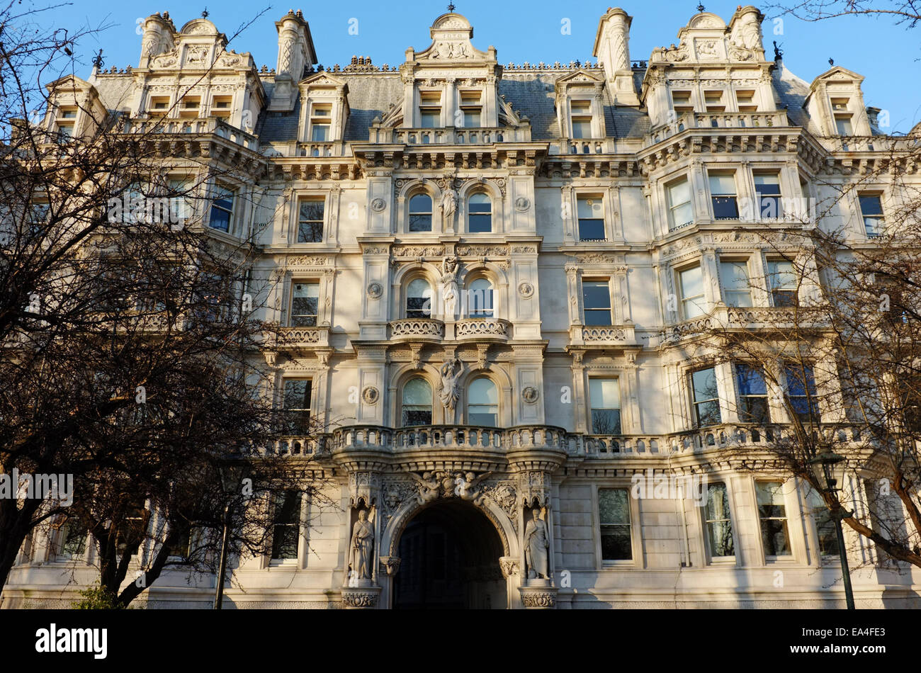 Entrance to middle temple hi-res stock photography and images - Alamy
