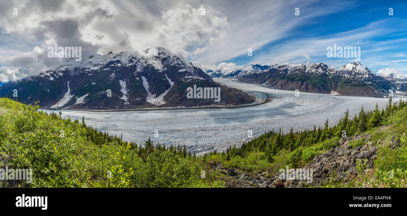 At border between canada and alaska hi-res stock photography and images ...