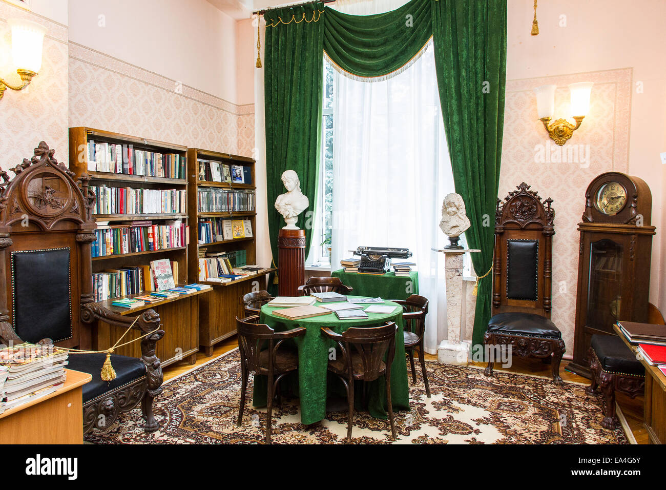 Home library room hi-res stock photography and images - Alamy