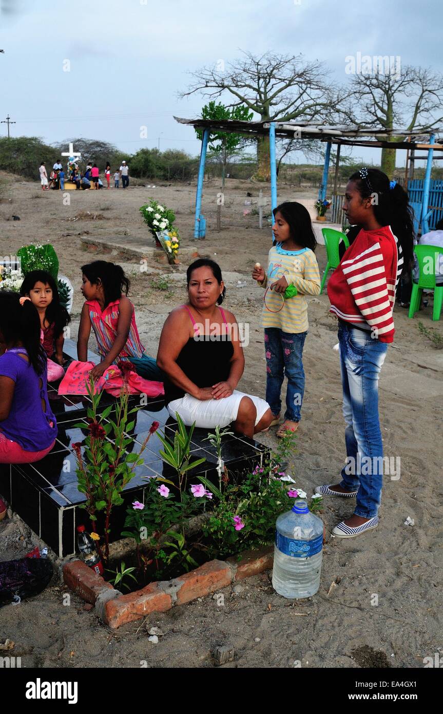 Cleaning tomb - Day of The Dead - Cemetery in PUERTO PIZARRO ...