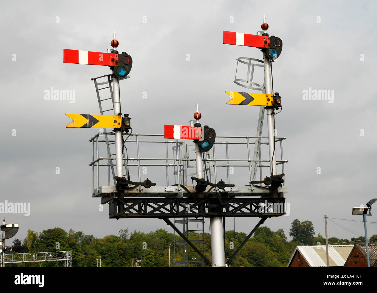 Railway signals uk hi-res stock photography and images - Alamy