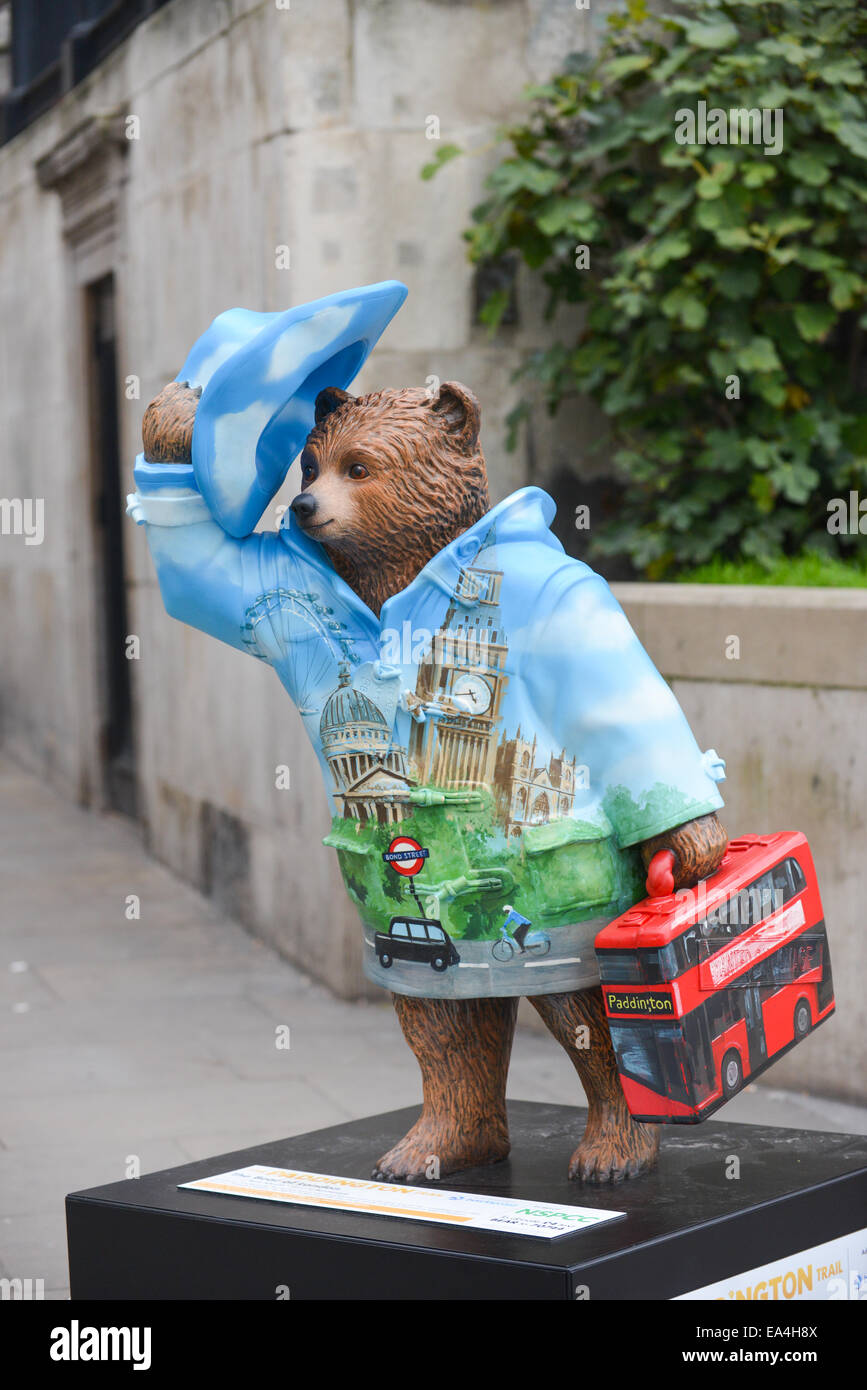 Trafalgar Square, London, UK. 6th November 2014. The Bear of London ...