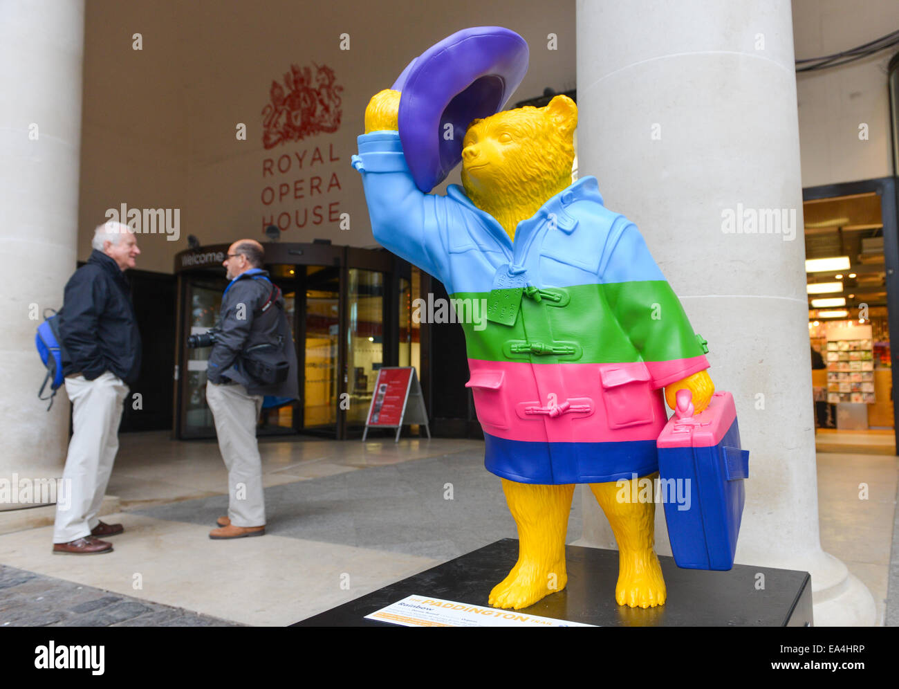 Paddington bear statue paddington hi-res stock photography and images ...