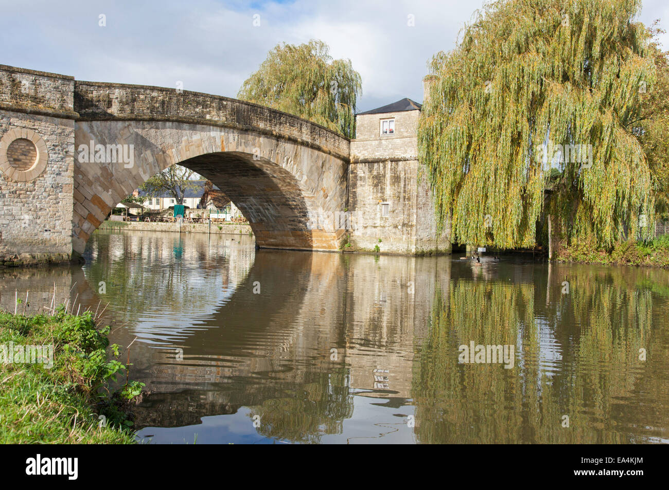 Halfpenny Bridge reflections on the River Thames at Lechlade on Thames ...