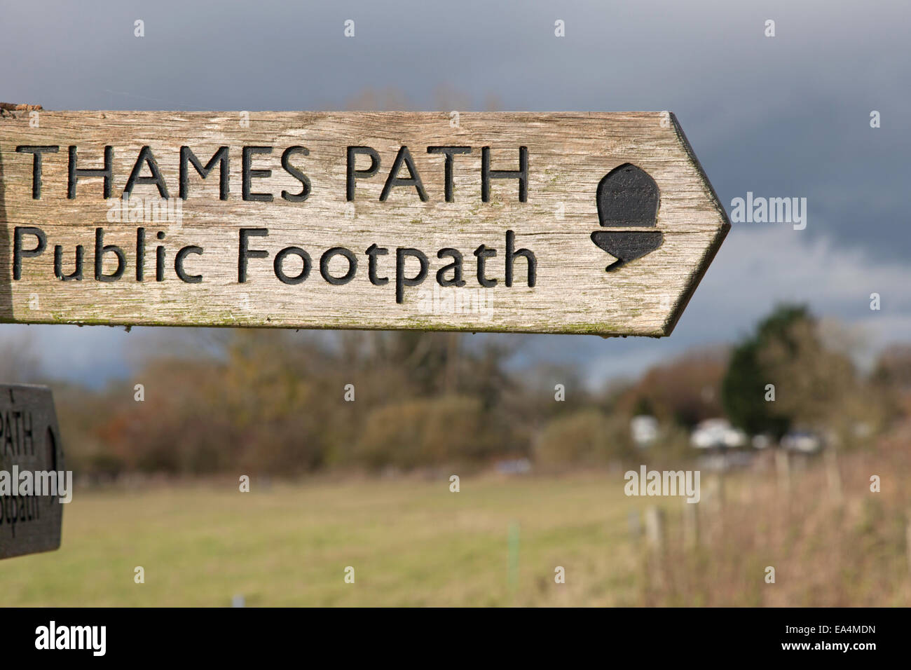 Thames path National Trail sign near Lechlade on Thames ...