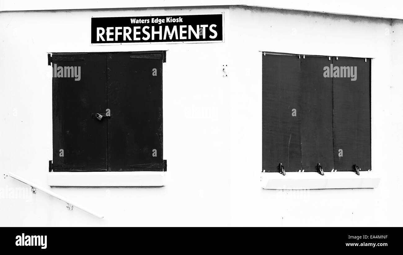 Closed refreshment windows (Shoalstone Pool Lido in Devon Stock Photo ...