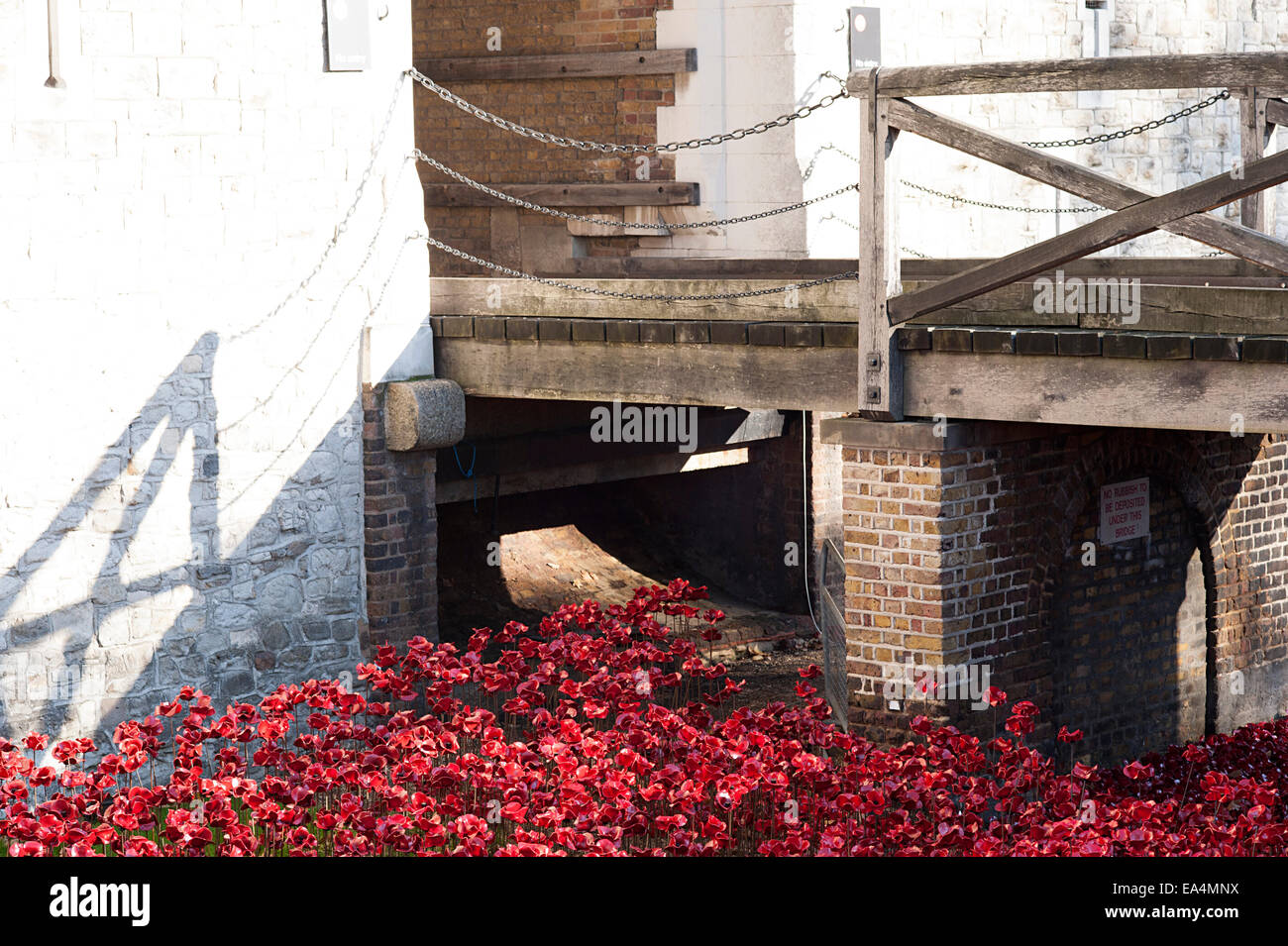 First World War Poppy Commemoration at The Tower of London Stock Photo ...