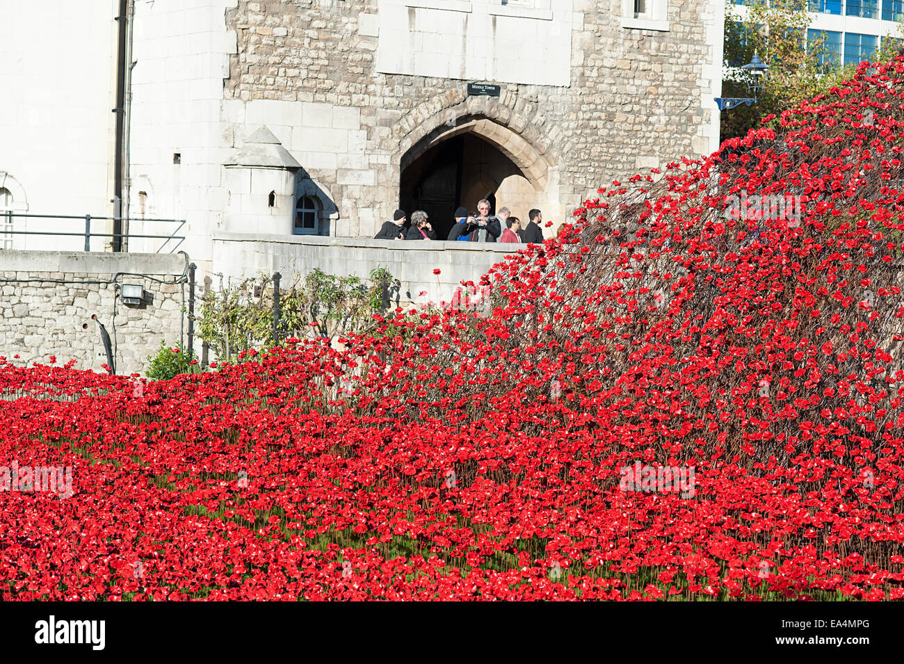 First World War Poppy Commemoration at The Tower of London Stock Photo ...
