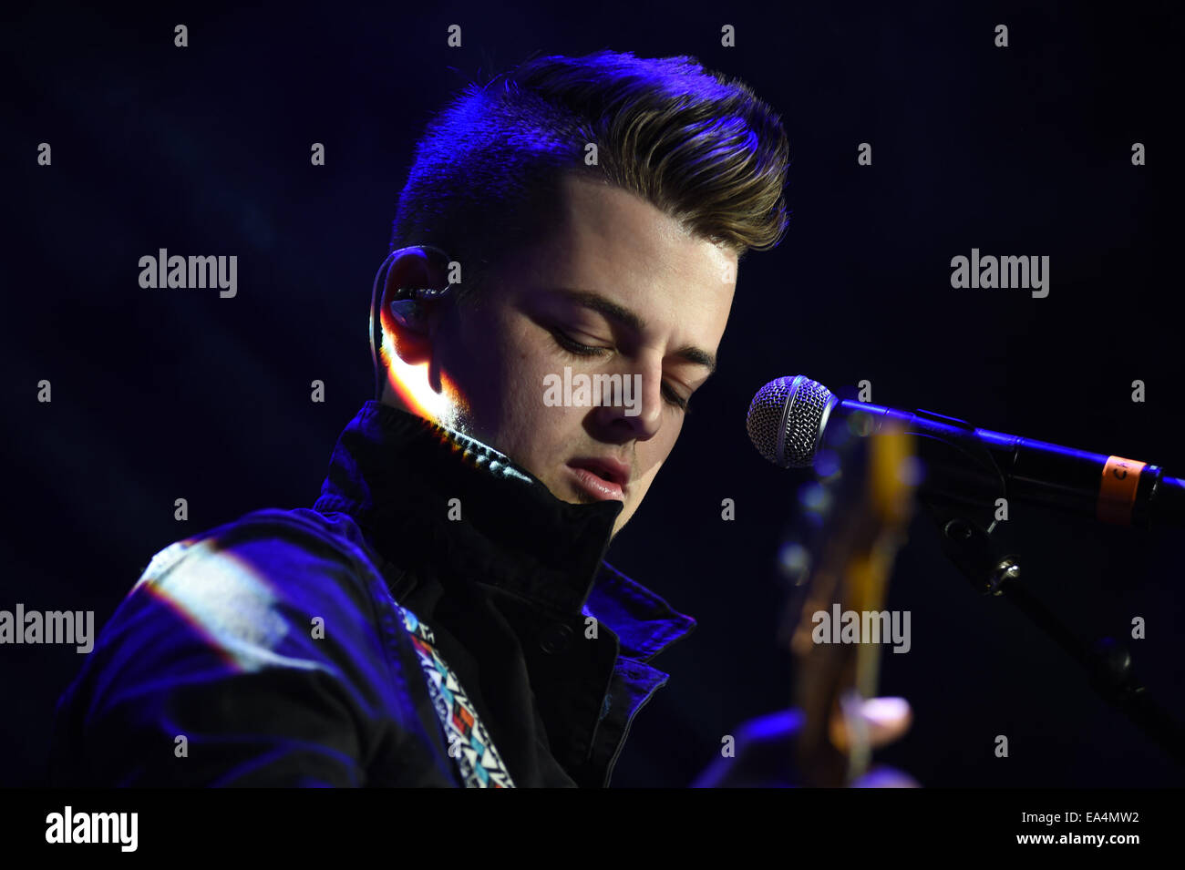 Nov 1, 2014 - Norfolk, Virginia, U.S. - Country Singer CHASE BRYANT ...