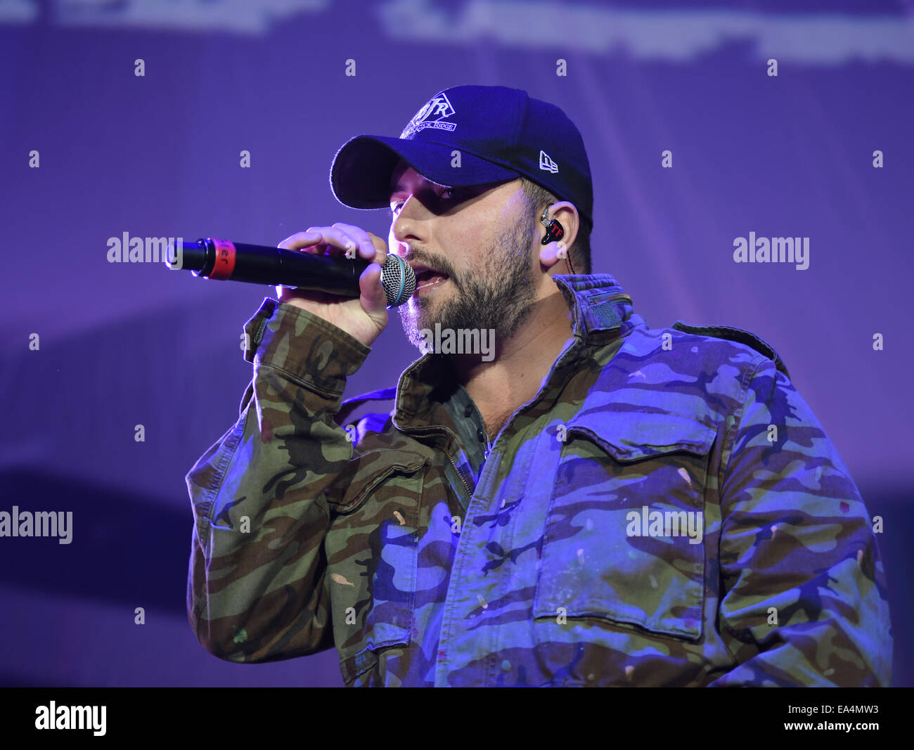 Norfolk, Virginia, USA. 1st Nov, 2014. Country Singer TYLER FARR ...
