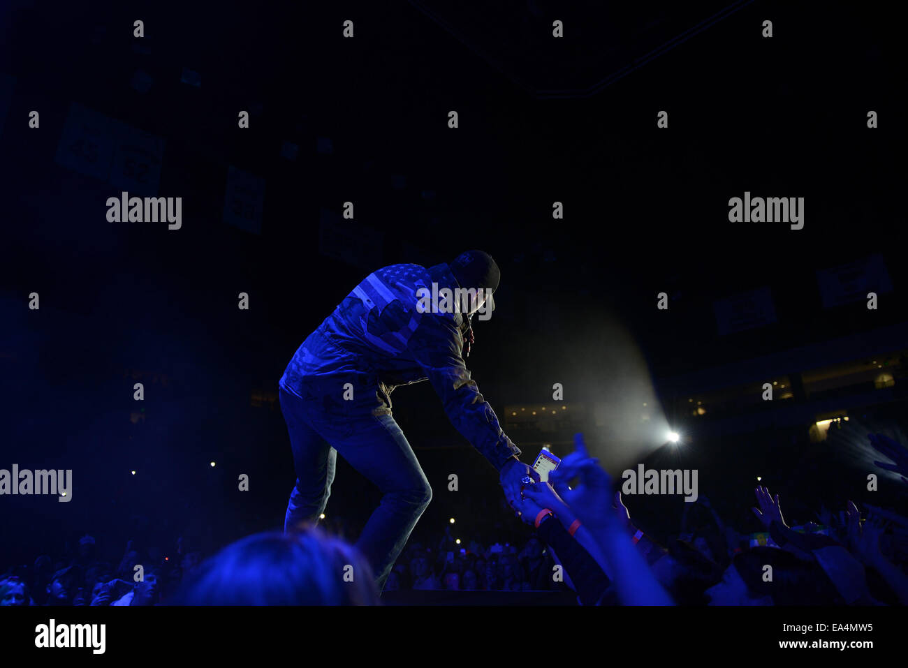 Norfolk, Virginia, USA. 1st Nov, 2014. Country Singer TYLER FARR ...