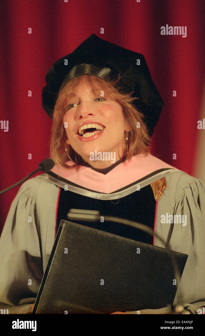 May 1, 1998 - Boston, Massachusetts, U.S. - Pop icon singer CARLY SIMON ...